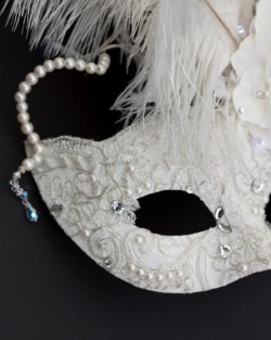 Bellezza Bridal Ivory White Light Up Masquerade Mask