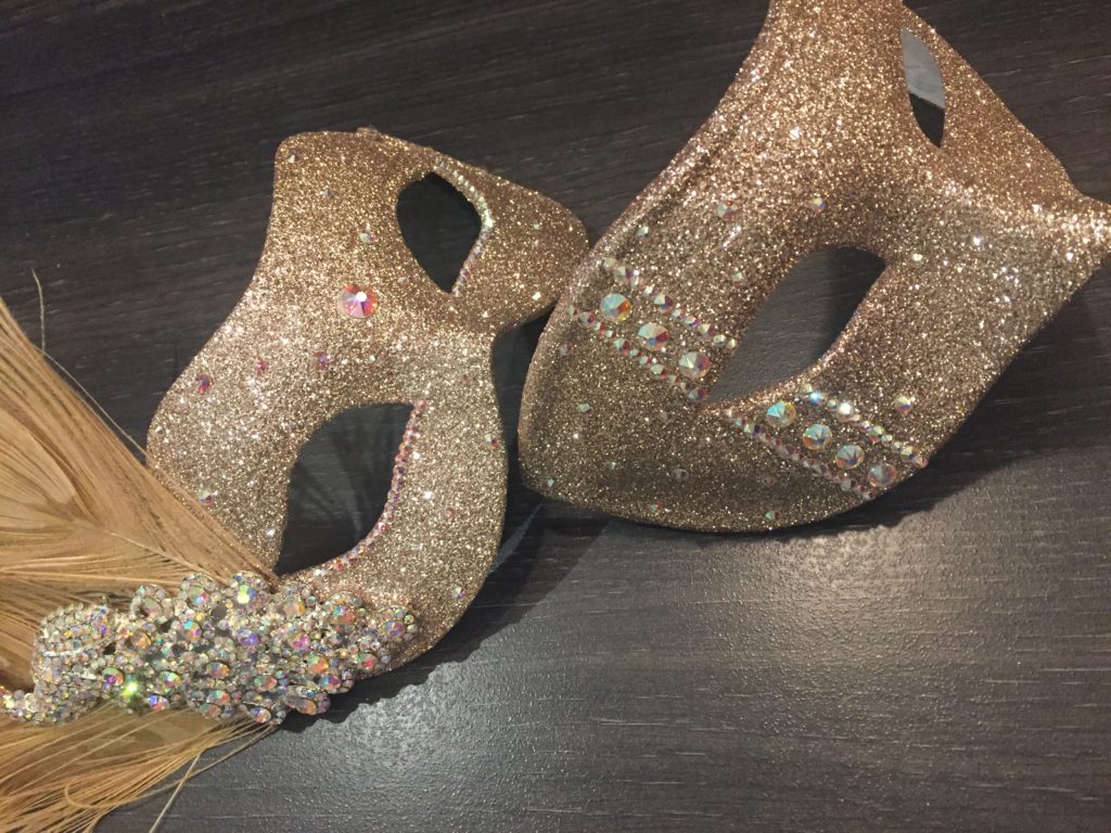 couples-champagne-gold-peacock-masks - Masque Boutique Masquerade Masks